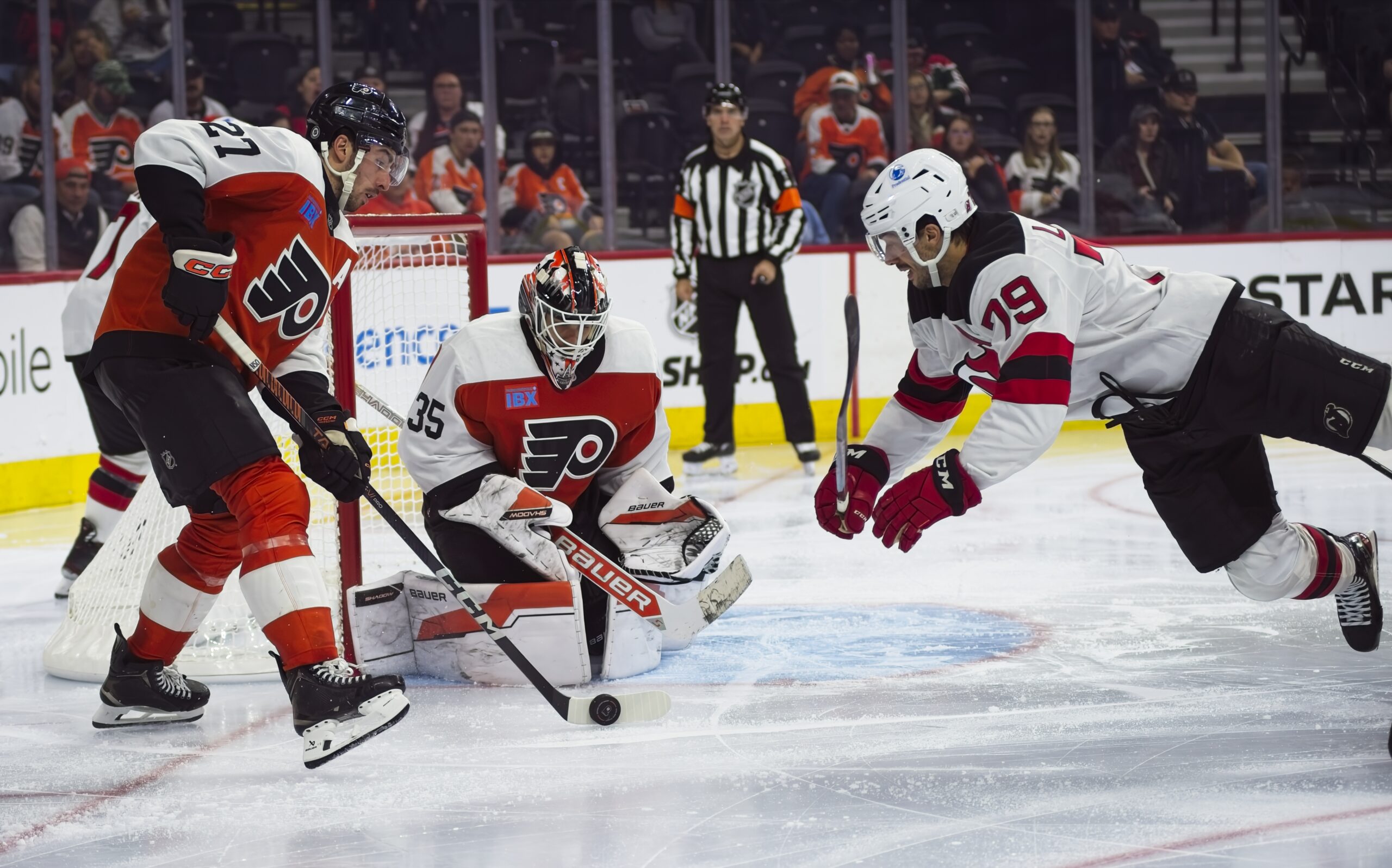 Noah Cates continues to emerge into a solid Center for the Flyers ...