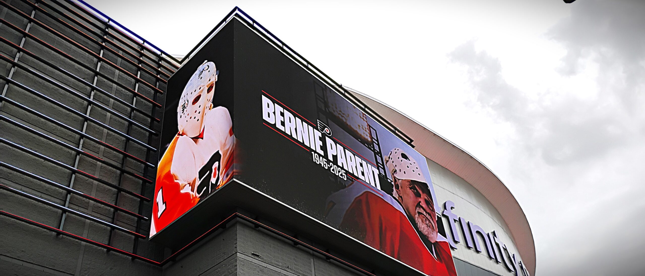 The Flyers paid great homage to a legend in Bernie Parent last night ...