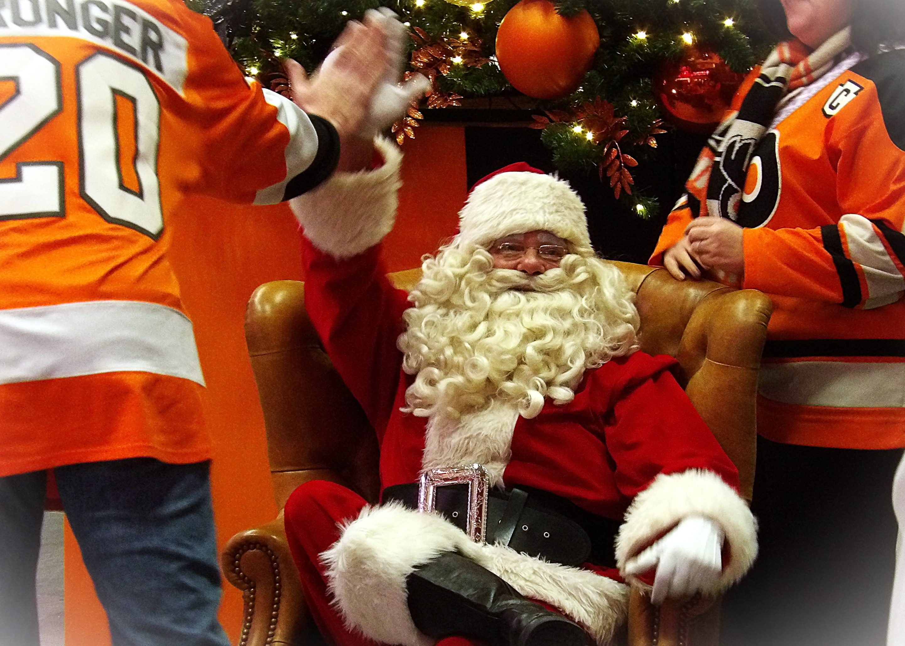 Oh What Fun, Flyers Beat Blackhawks Hang Onto 2nd Place in the Metro ...